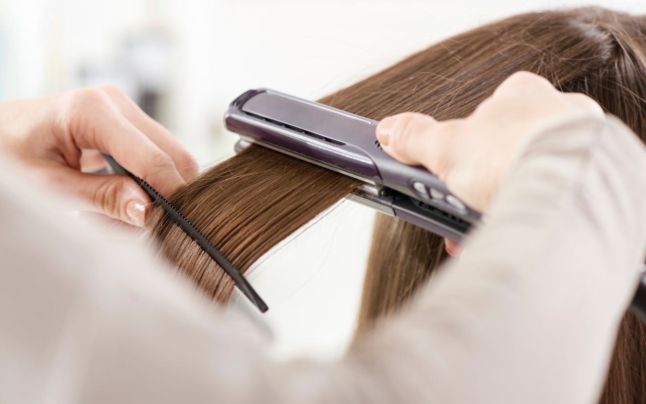 Comment boucler ses cheveux avec et sans lisseur - Panamisienne